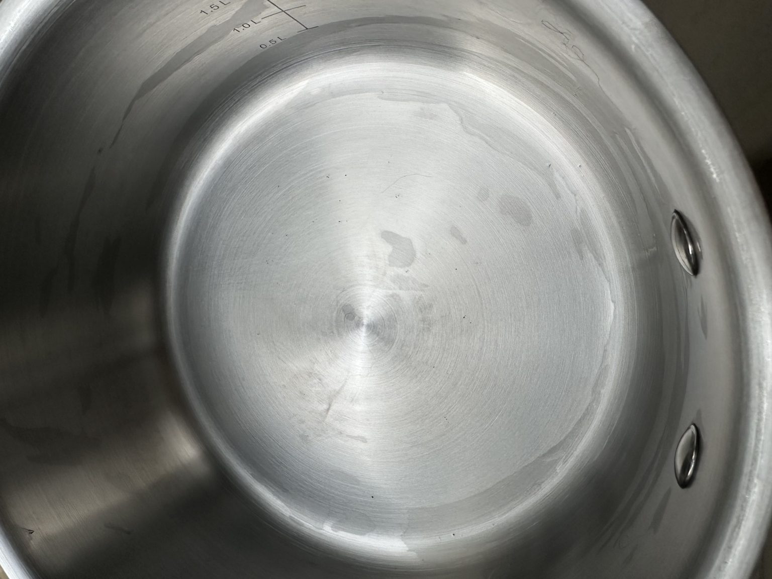 Récupérer, nettoyer facilement votre casserole ou poêle en inox brûlée ...
